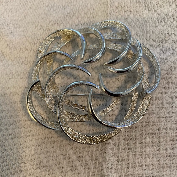 Sarah Coventry | Jewelry | Vintage Sarah Coventry Silver Tone Brooch ...